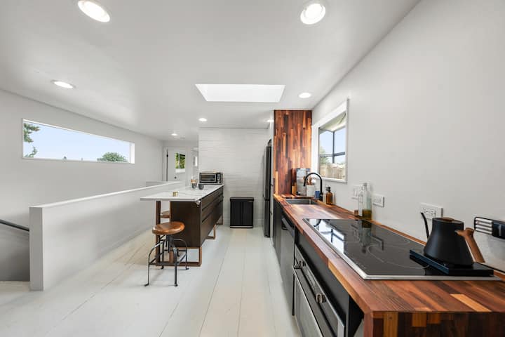 Modern Bright Luxe Open Plan 3bdr/2bth - Seattle, WA