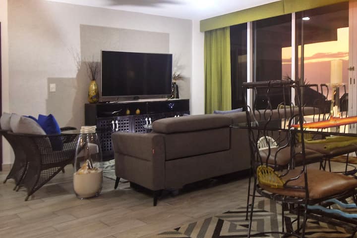 Dramatic Oceanfront Condo With Double Master Suites - Cozumel