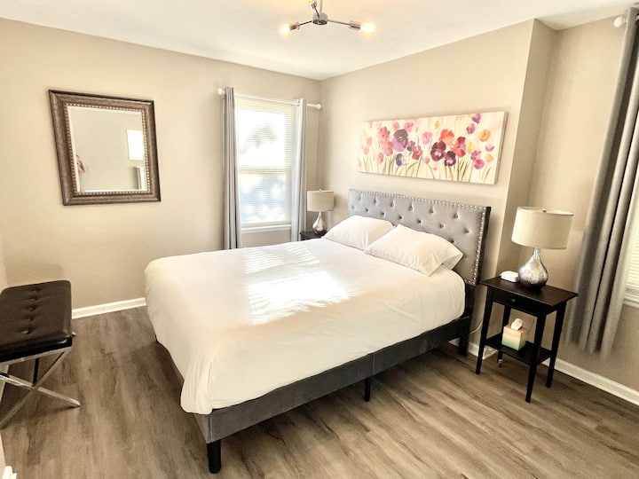 Light-filled 2br 1ba King And Queen Beds - Pittsburgh