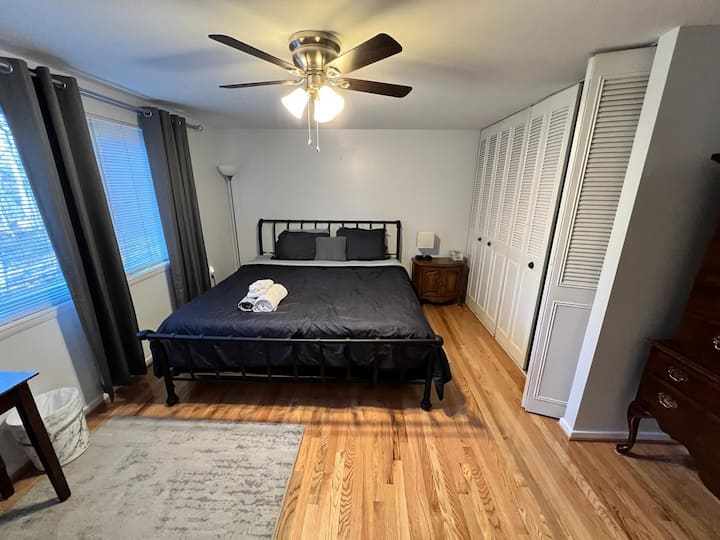 Sunny King Master Bedroom Private Bath Metro 1mile - Reston, VA
