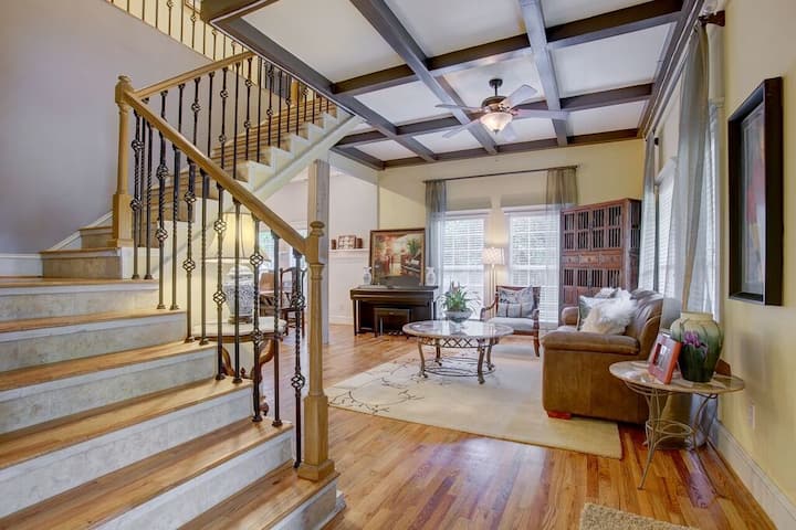 Sleeps16, 75"tv, 11person Hottub, Walk2restaurants - Atlanta, GA