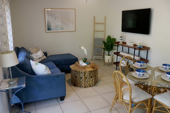 Charming Pompano Beach Retreat Steps From Beach - Pompano Beach, FL