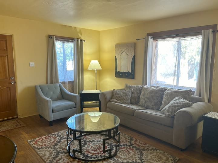 Nob Hill, Comfortable Pet Friendly With Large Yard - Albuquerque, NM