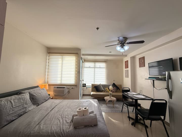 Cebu City Center W/ Pool & Fiber Wifi -