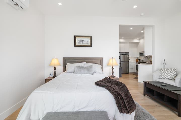 Private Ocean-view Studio - Laguna Beach, CA