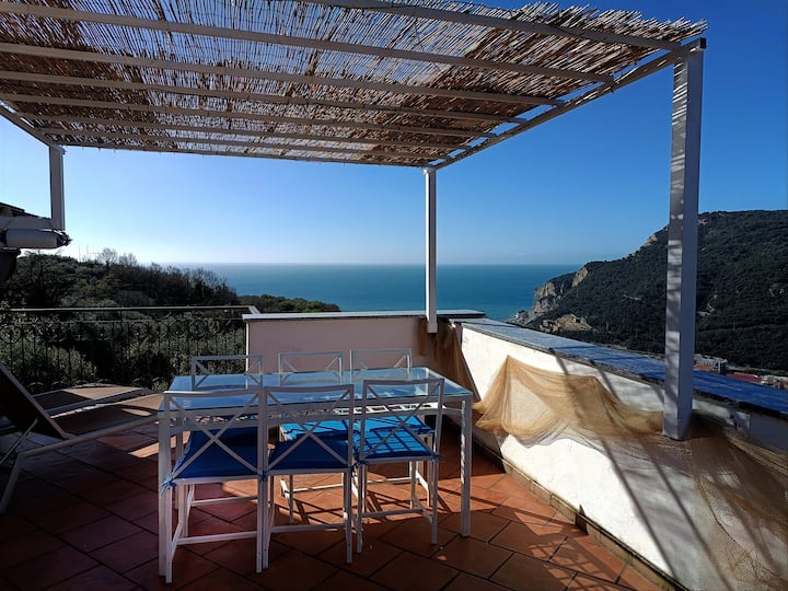 Sole E Sale.
Collinamare - Finale Ligure