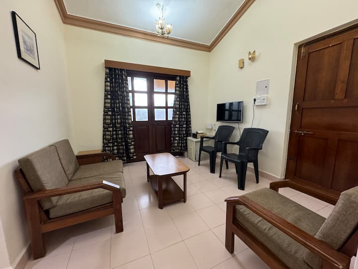 Beach 3-min Drive / Wifi / Powerbackup / Pool - Goa
