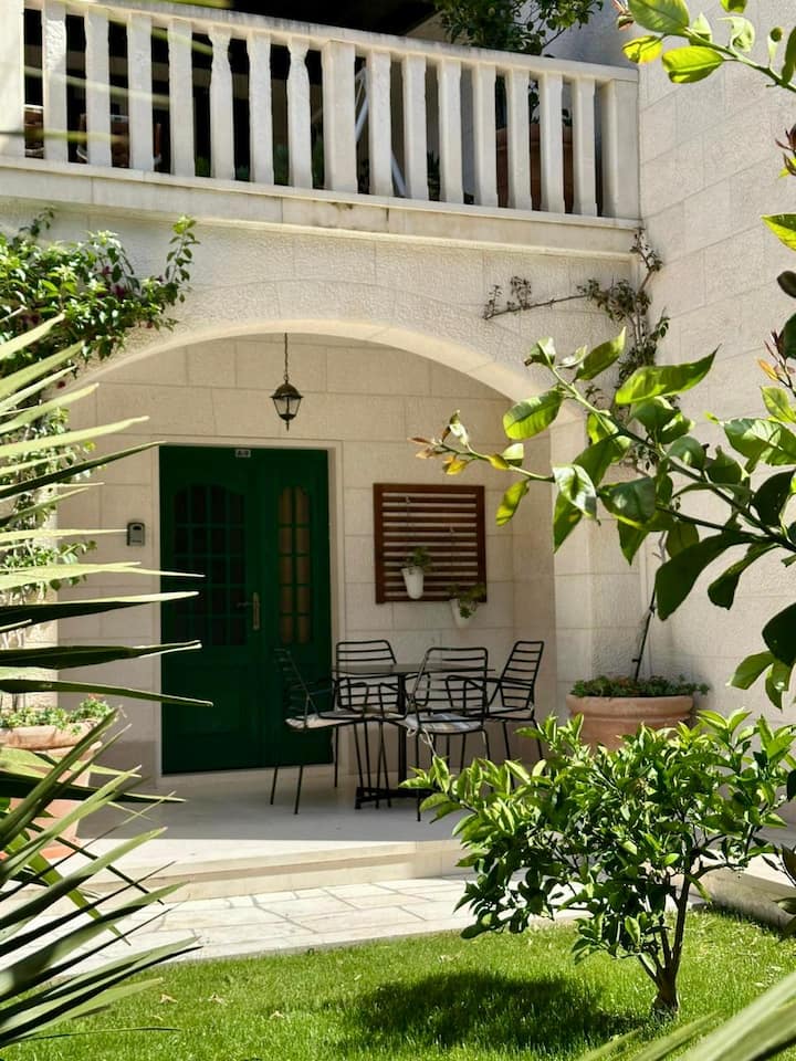 1br Near Beaches With Garden Terrace And Parking - Brač