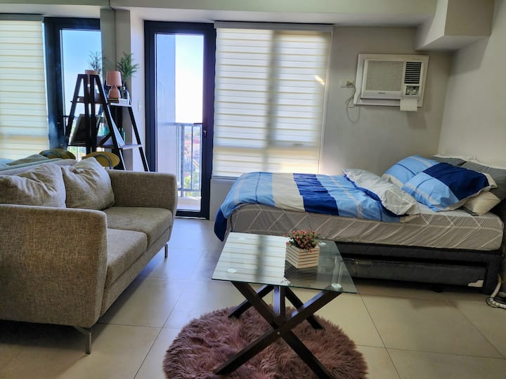 Sundance Residences (W/ Wifi-balcony-pool-gym) - Talisay