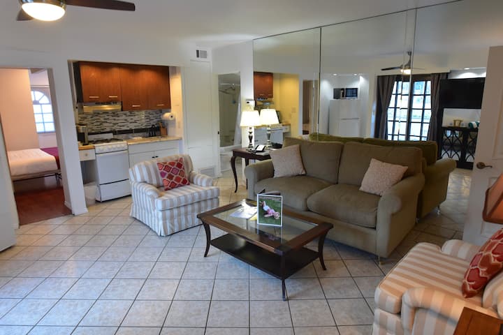 31 - Superior 2 Bedroom Suite - Palm Springs, CA
