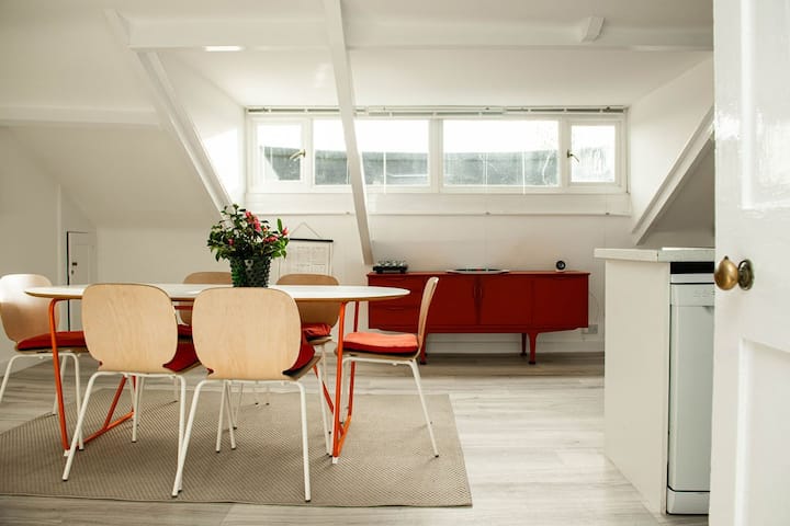 Spacious, Refurbed 3 Bed Loft Appt With Parking - Devon