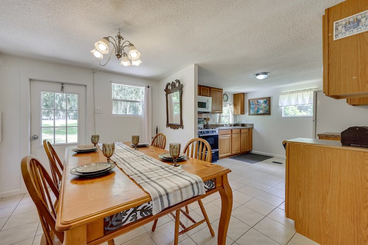Quiet 3 Bed, 1 Bath: Wi-fi, Fence, Boat Parking - Crescent City, FL