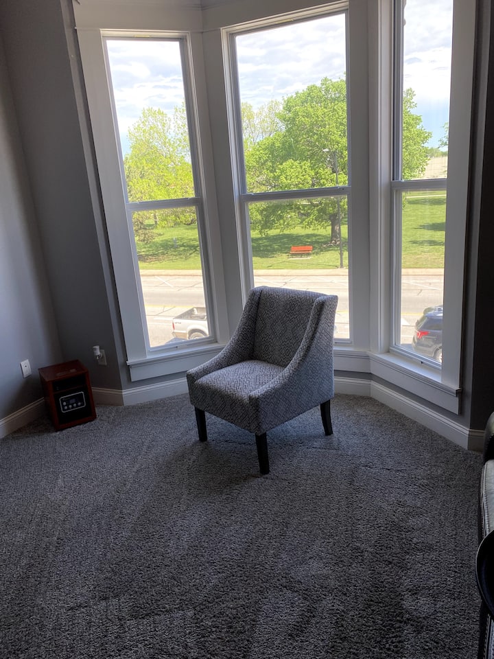 Etl Colborn Suite - 1 Bedroom Luxury Loft - Iola, KS