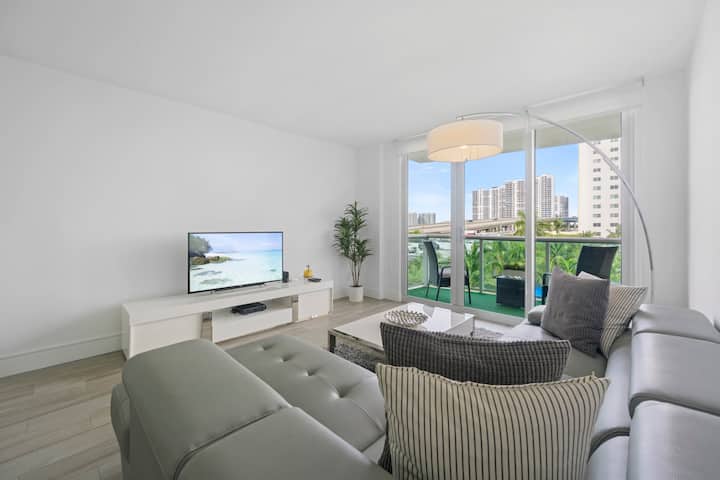 Spacious 2br/2ba Condo | Sunny Isles Beach, Miami - Sunny Isles Beach, FL