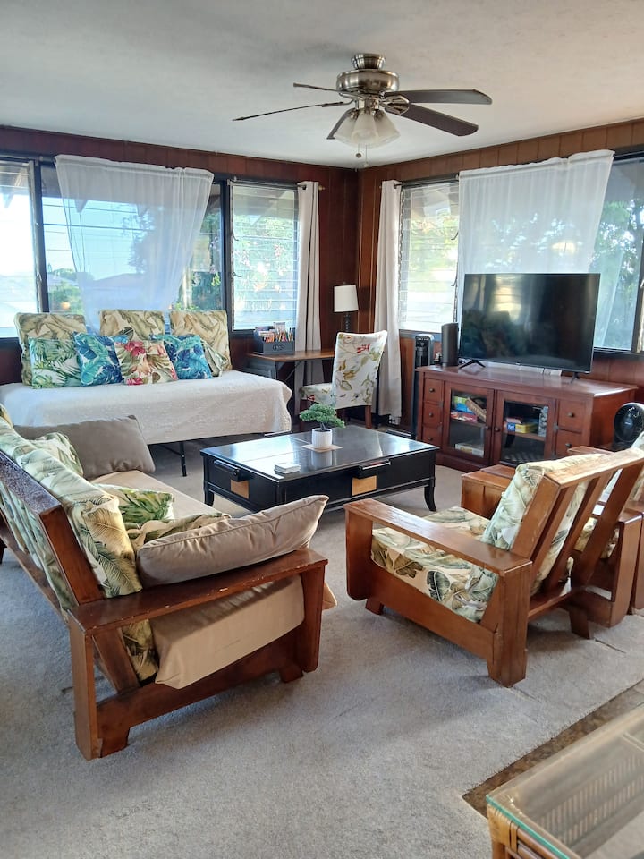 3 Bd/2 Bd, W/d, Diamond Head View,  Parking - Honolulu, HI