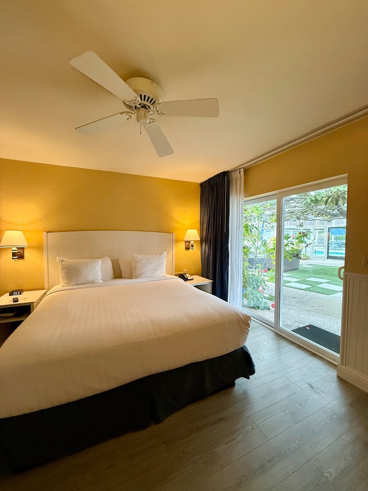 King Bed With Fireplace And Pool View By Ocean - Monterey, CA