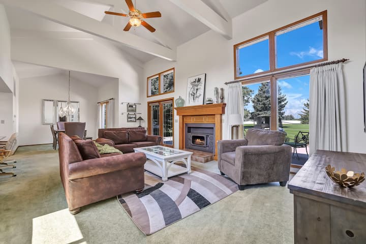 Family-friendly Townhome Convenience + Golf Views - Twin Falls, ID