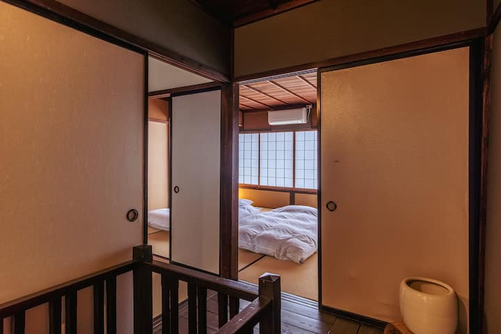 A Historical Old House Ichii-no-niwa - Takayama