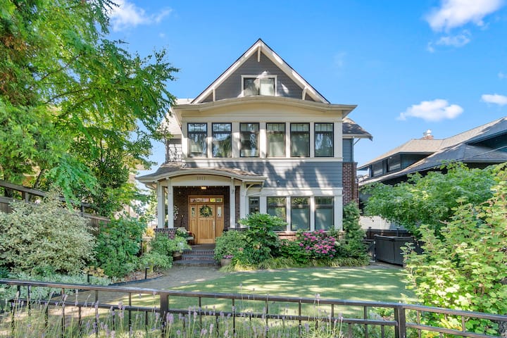 Stunning Apartment In The Heart Of Queen Anne - Seattle, WA