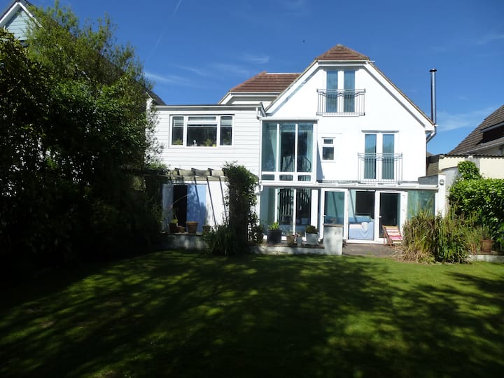 Avon Beach Mudeford Holiday Home, Christchurch. - Mudeford