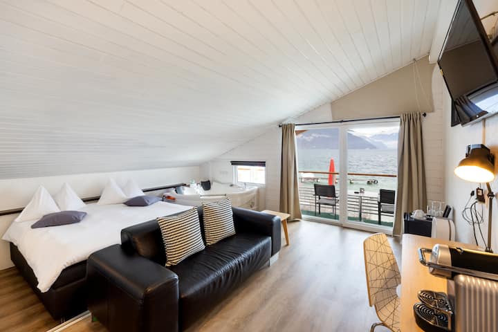 Dachzimmer Mit Ausfahrbarem Whirlpool Inkl.kurtaxe - Thoune