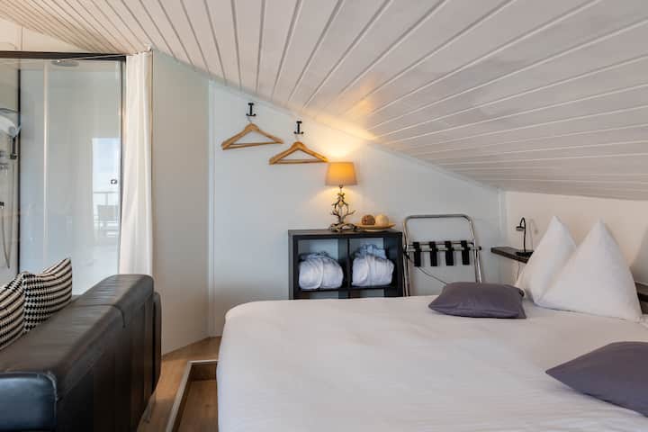 Dachzimmer Mit Ausfahrbarem Whirlpool Inkl.kurtaxe - Spiez