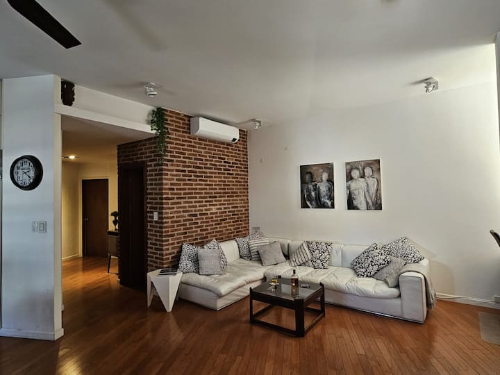 Stunning Flat Overlooking Historic Plaza Zabala! - ウルグアイ