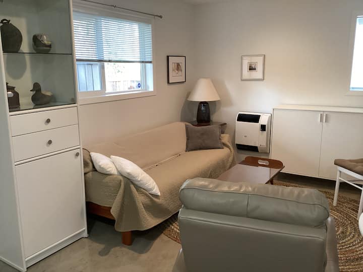 Studio Suite, Bright & Quiet - Lethbridge