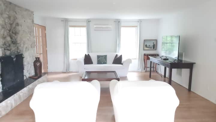 Southampton Village, 2 Fireplaces, Walk To All - The Hamptons, NY