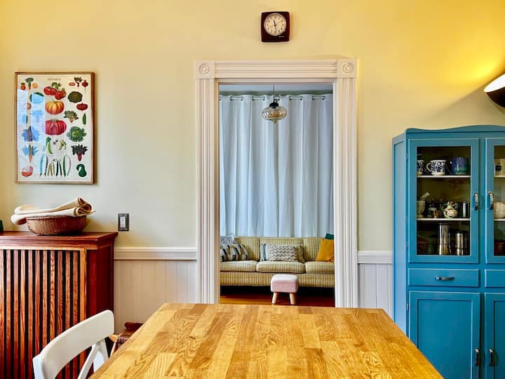 Tidy And Tranquil Pied-a-terre - Somerville, MA