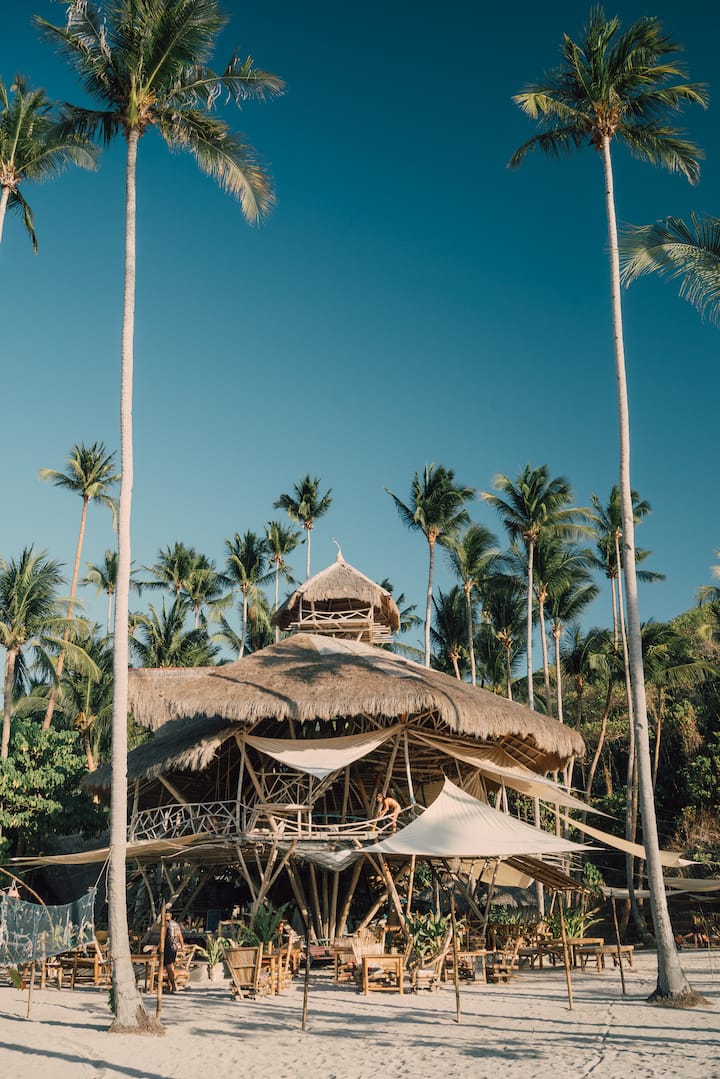 Eco-friendly Datu Hut: Beachfront Bliss Awaits - El Nido