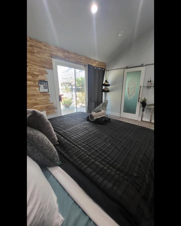 Quiet Oasis Near Laguna Beach - Laguna Woods, CA