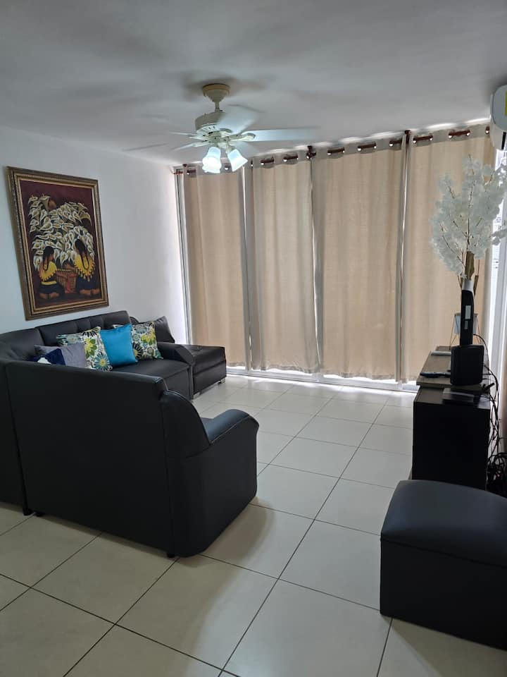 Comodo Apartamento Via Centenario, Cerca Altaplaza - Panama City