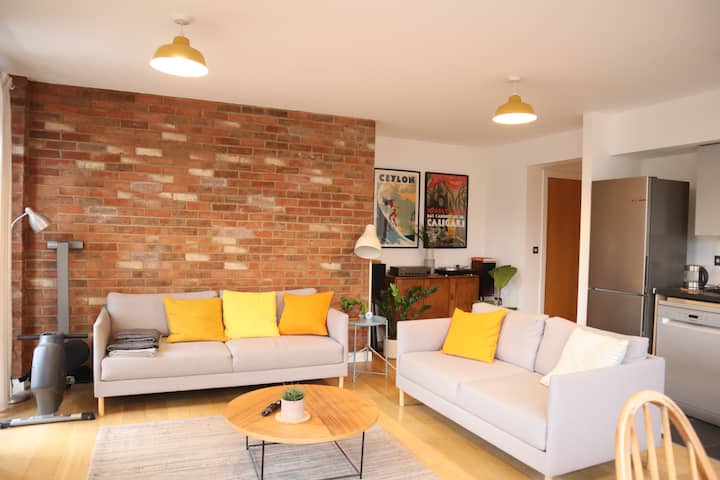 Stylish 2-bed Flat Near Church St & Clissold Park - Chingford