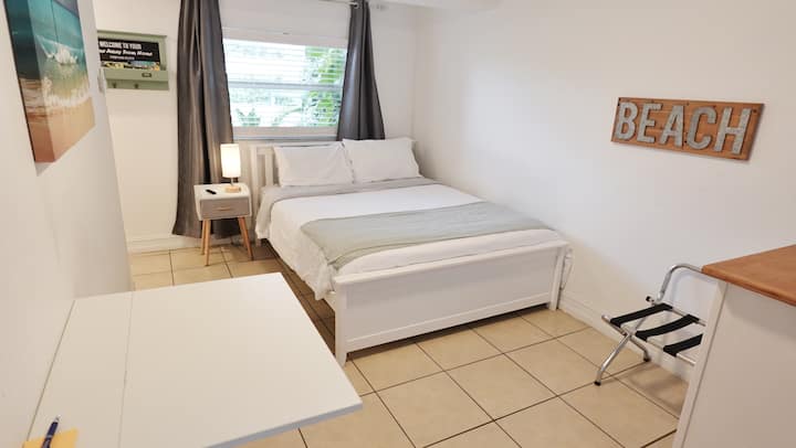 Pet-friendly Studio – Cozy & 10 Min To The Beach - Pompano Beach, FL