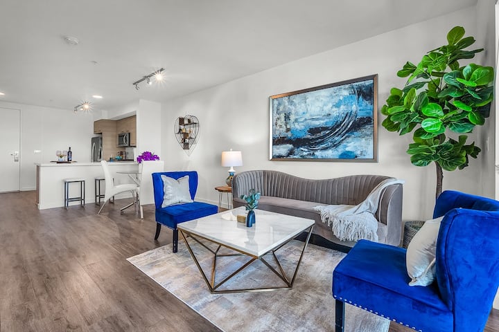Experience Luxury, Heated Pool, Gym & Spa! - Santa Monica, CA