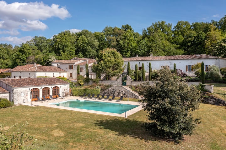 Domaine Privé - 30 Pers. – Piscine & Cuisine Pro - Charente