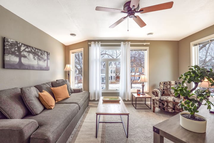 2-bedroom Half Block From Green Line Light Rail - Saint Paul, MN