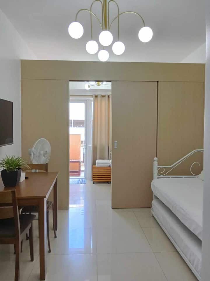 Clean & Simple Condo Homestay At Field Res Tower 4 - Parañaque