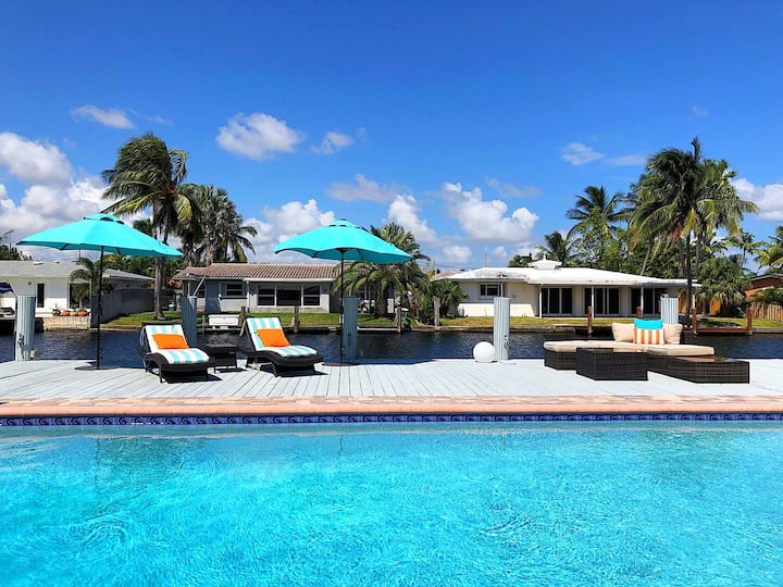 Waterfront Oasis W/ Pool + Sunset Views & Dock - Wilton Manors, FL