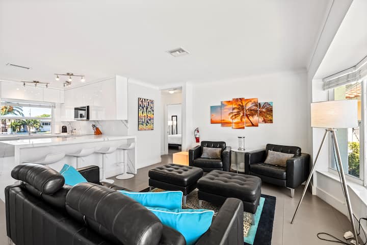Entire Waterfront Home With Heated Pool, Dock & Sunset Views - Wilton Manors, FL
