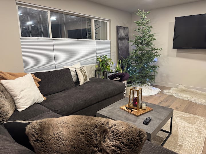 Cozy Cottonwood Gem (Remodeled) - Cottonwood Heights, UT