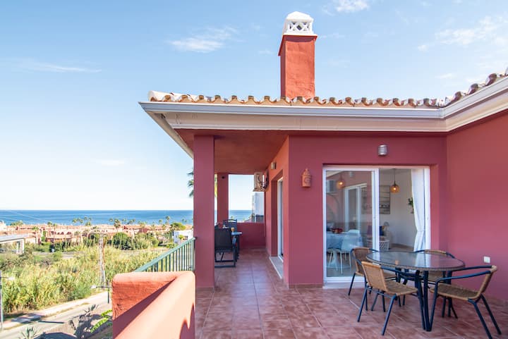 Sea View Top-floor Apartment, Pool, Beach, Parking - Manilva