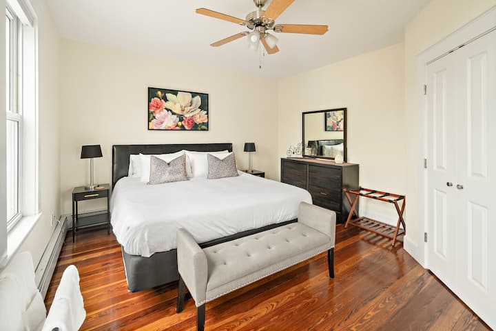 Stylish+inviting!
Harvard&mit
King Bed, Parking - Back Bay - Boston