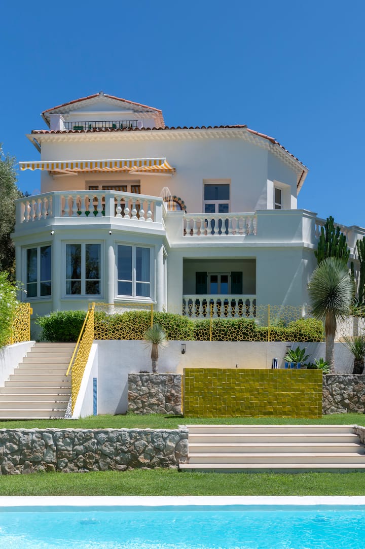 Cap D'antibes Art Deco Villa
6 Bedroom Near Beach - Antibes