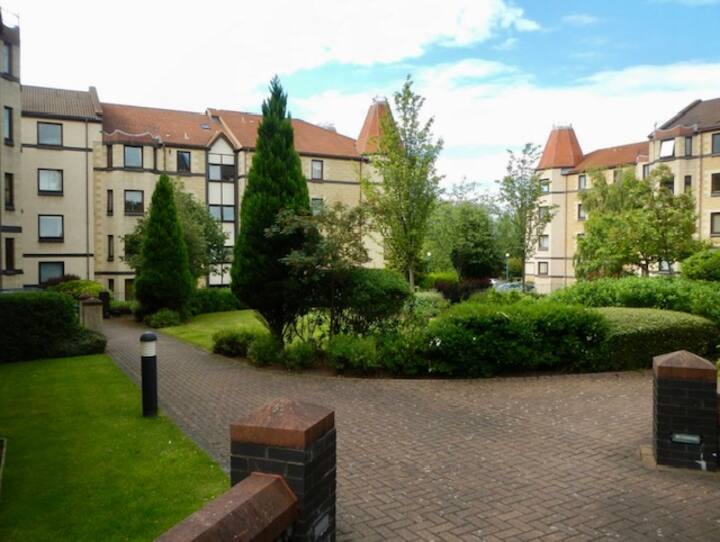 2 Cheerful Rooms In Private Apartment With Parking - Edinburgh