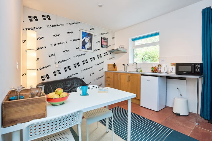The Music Flat - Cosy Apartment - Private Access - Rugby