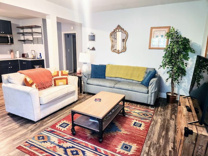 Private Apt With Chicken Views  | Self Check-in - Charlottesville, VA