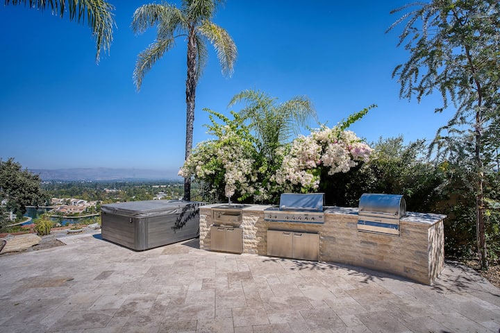 Calabasas Villa Lake View Home - Calabasas, CA