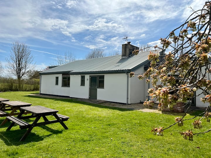 Country Lodge On A Farm - 9 Ensuite Bedrooms - Gloucestershire